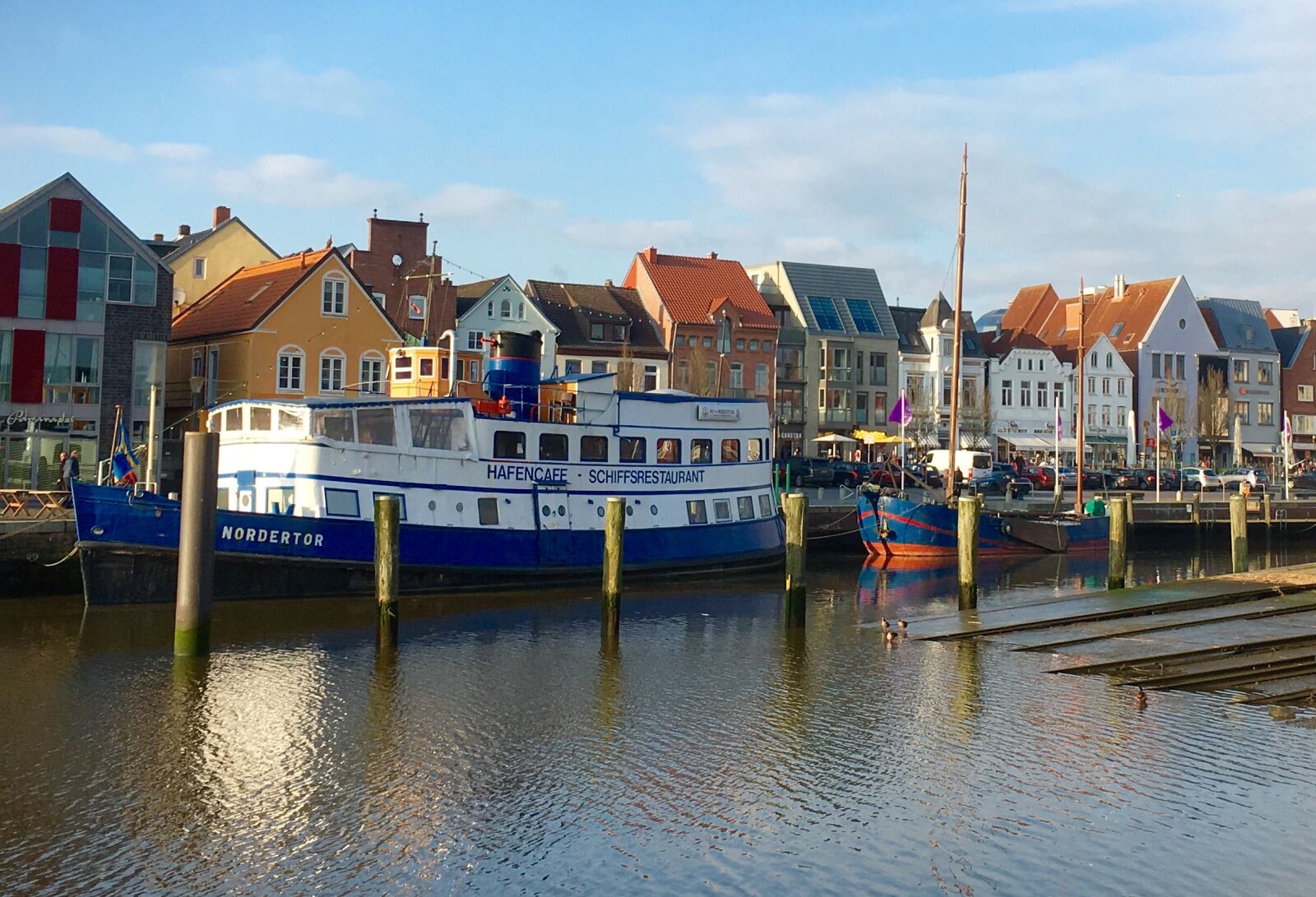 Apple iPhone 6s sample photo - R2Cy8rnpAh - ExploreCams