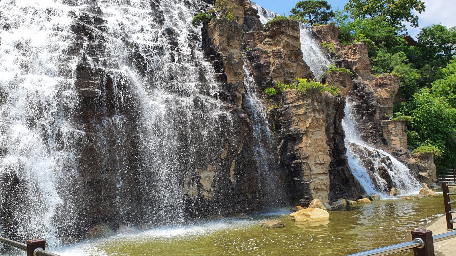 Samsung SM-N976N sample photo - r0ll1aNj6N - ExploreCams