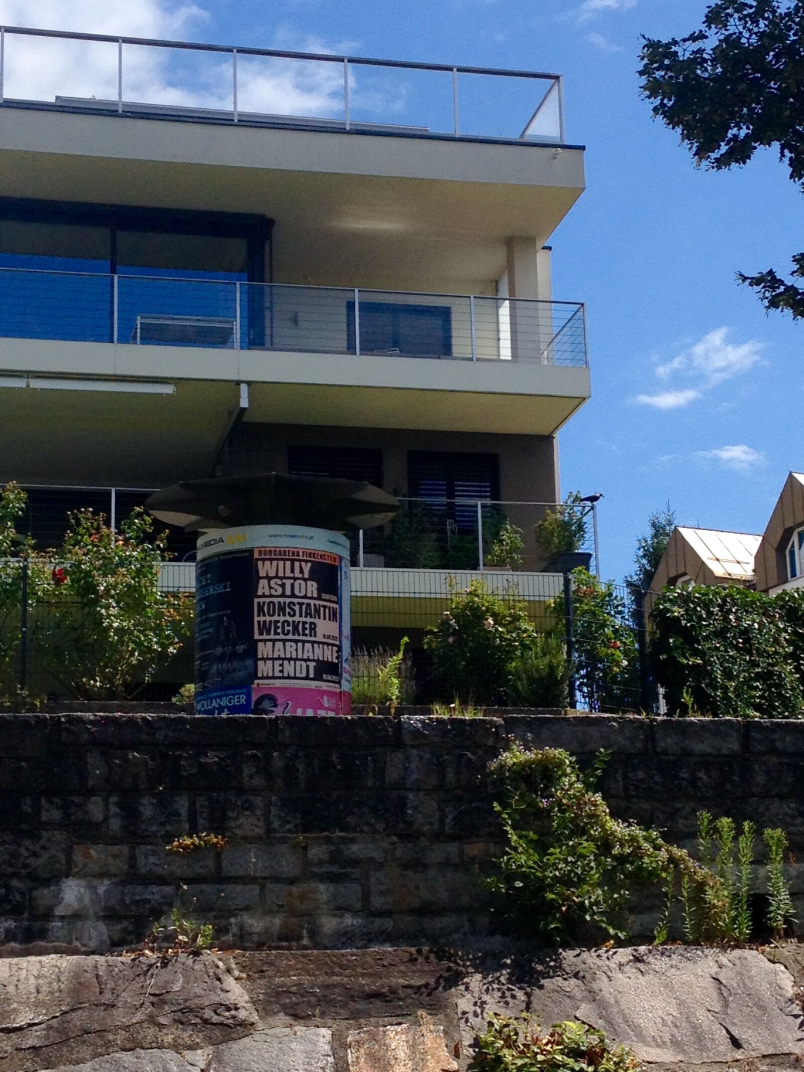 Apple iPhone 4S sample photo - wHdpyx8Otb - ExploreCams